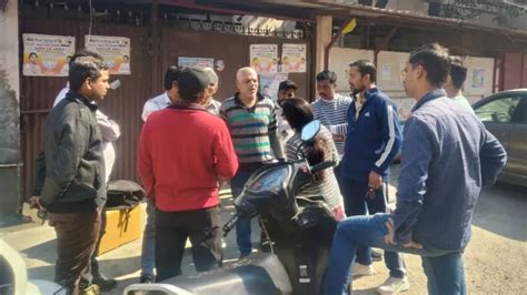 Uttarakhand में स्मार्ट मीटर लगाने गई टीम को घेरा जमकर हंगामा लोग