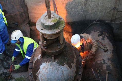 Новият кран за водата е монтиран, водата в Перник е пусната