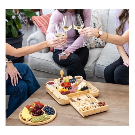 Platouri Aperitive și Brânzeturi Eleganță La Fiecare Servire