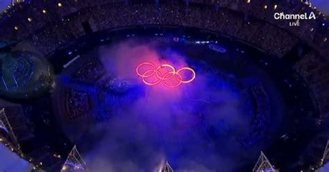 보트 타고 선수 입장…사상 첫 광장 올림픽 개막식