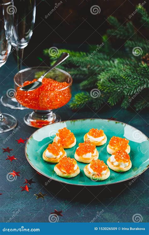 K Stlicher Aperitif Mit Rotem Kaviar Stockbild Bild Von Bestandteil