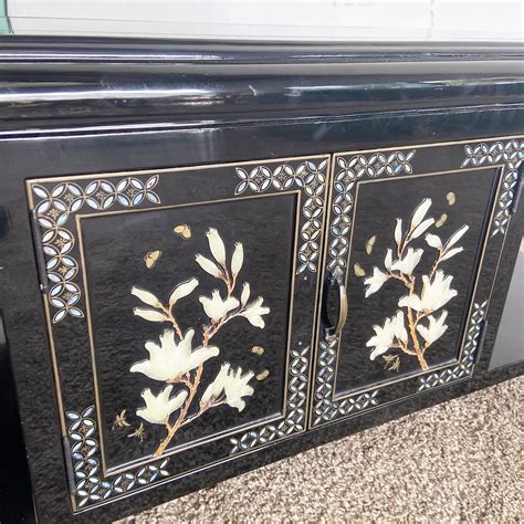 Chinese Black Lacquer And Mother Of Pearl Inlay Coffee Table For Sale