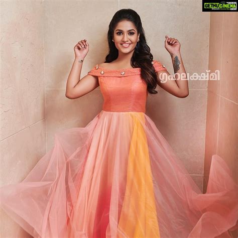 Saniya Iyappan Instagram Grihalakshmi New Year Edition Swipeleft