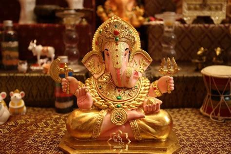 คเณศเทวา พระพิฆเนศดักดูเศรษฐ์ปางร่ำรวยที่สุดในโลกจากเมือง Facebook