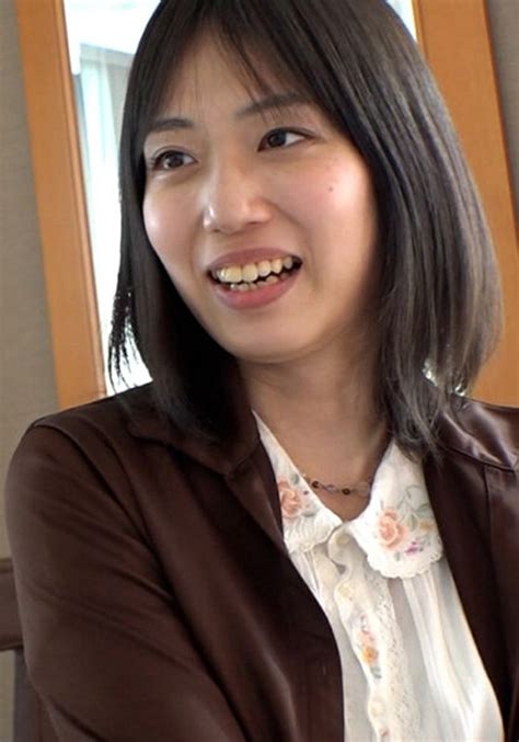 笑顔が素敵な結婚1年の若奥様をホテルに誘って不倫や性生活のアンケート調査！欲求不満とみるや唇を奪い愛撫に…気持ちいいですけど、と不貞行為に堕ち