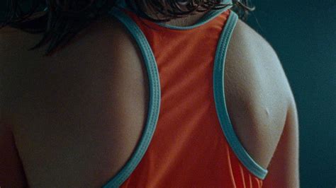 Der Badeanzug Film 2025 Amina Krami Captain Watch