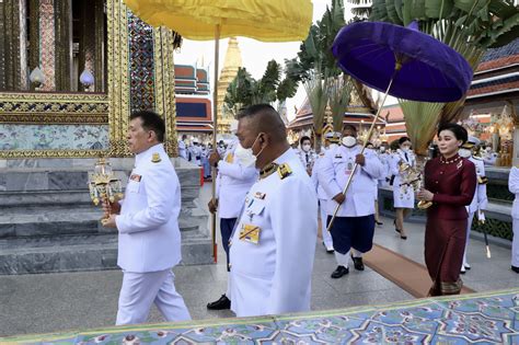 ในหลวง พระราชินีเสด็จฯทรงเวียนเทียน เนื่องในการพระราชพิธี ทรงบำเพ็ญพระราชกุศลวิสาขบูชา สยามรัฐ