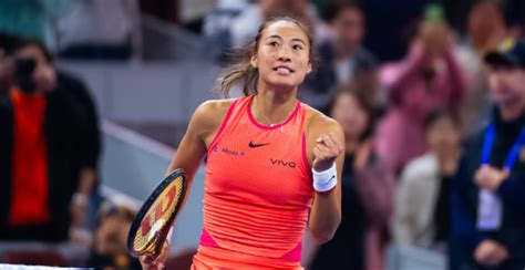 郑钦文晋级武网四强,半决赛与王欣瑜上演中国德比,谁更有希望进决赛?腾讯新闻 郑钦文晋级武网四强,半决赛与王欣瑜上演中国德比,谁更有希望进决赛?腾讯新闻