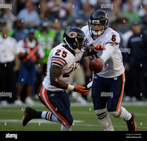 Chicago Bears Jay Cutler Hands Off To Garrett Wolfe Sunday Sept 27
