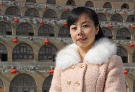 王二妮近照，逆襲時尚女神還做了大官，奢華生活直追趙薇？ 每日頭條