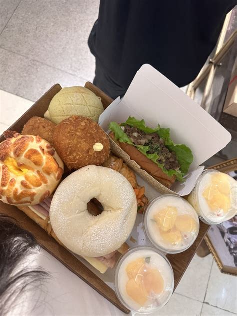 대전 롯데백화점 성심당 빵 종류 추천 소금빵 작은 메아리 고기한쌈 샌드위치 잠봉뵈르 명란바게트 볼케이노 떠망고 연어 크로와상 가격 선물 보관 방법 네이버 블로그