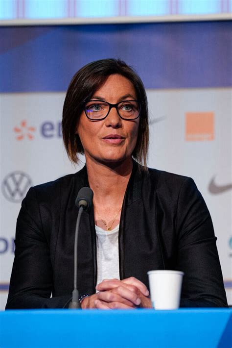 Corinne Diacre La Sélectionneuse Des Bleues Est Elle En Couple Closer