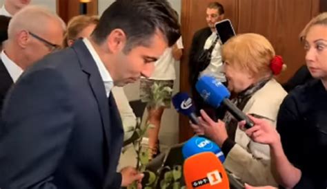 ПАНАИРЪТ Е ПЪЛЕН Кирчо домъкна пред медиите съсипано дръвче МРЕЖАТА ГРЪМНА Няма такава