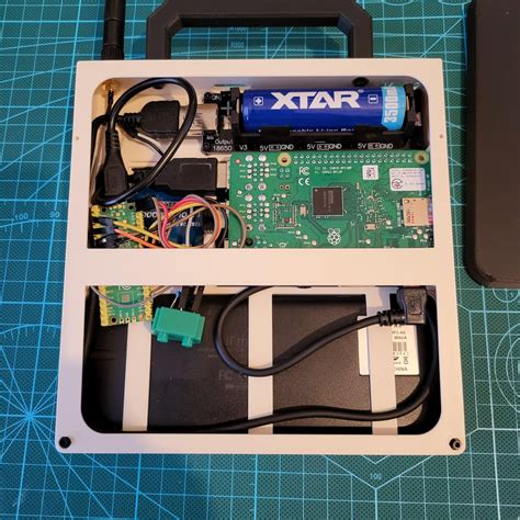 It S The Handipi Handheld Hacking Deck With Expansion Capabilities R Cyberdeck