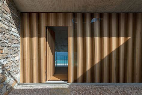 Mold Architects Completes Cave Like House Overlooking The