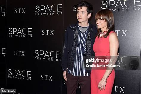 The Space Between Us Actors 60 Photos Moonagedaydreamfilm