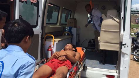 មិនដឹងមូលហេតុច្បាស់ កម្មករសំណង់ម្នាក់យកកាំបិតចាក់សម្លាប់ខ្លួនឯង តែមិនស្លាប់ សម្លេងសហគមន៍ខ្មែរ