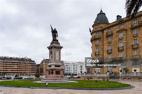 바스크 사람 국가 스페인 제 독 디 안토니오 드 Oquendo 산 세 바스 챤에 기념물 강에 대한 스톡 사진 및 기타 이미지 Istock