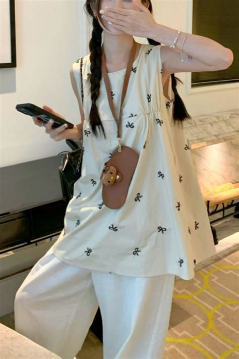 핑크프릴 Set 미유 리본 프린팅 라운드넥 민소매 나시 플레어 탑 와이드팬츠 투피스세트