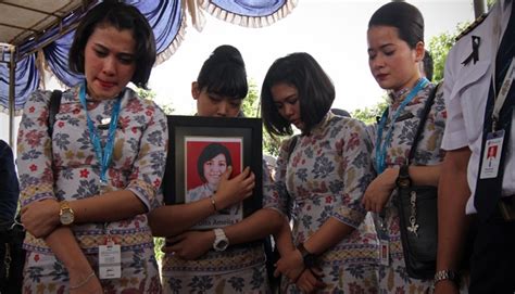 Dita Amelia Pramugari Cantik Trigana Air Dimakamkan