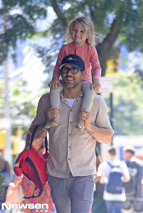 데드풀 라이언 레이놀즈 딸 목말 태워주는 다정한 아빠[파파라치컷]