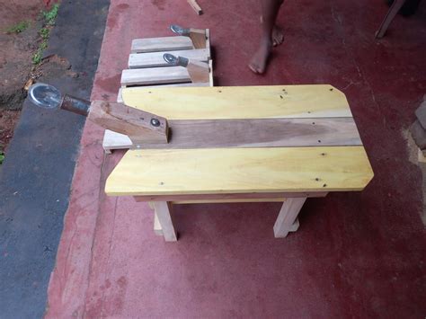 වඩු කාර්මිකයෝ උපකරණ දැව අවශ්‍යතා හිරමන විකිණීමට ඇත