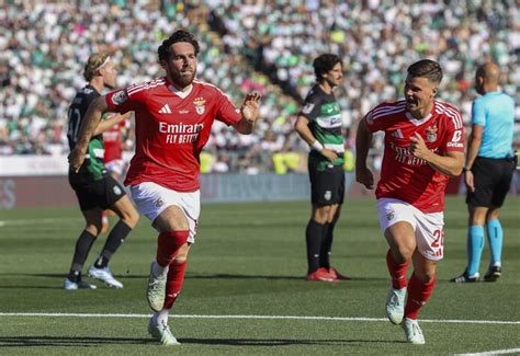 De Dubbel Voor Zeno Debast Sporting Wint Bekerfinale Van Benfica Na Dolle Ontknoping Voetbal