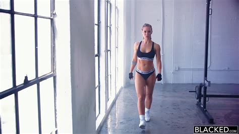 Juri Han Showing Off Her Fit Body And Flexing Her Abs