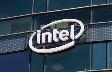 Intel Fails Major Breakout After Reducing Guidance