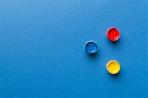 색깔의 배경에 다른 색상의 구아슈항아리 취미 회화 빈 공간이 있는 상단 뷰입니다 창의성을 위한 직장 가정 교육 컨셉 드로잉 0명에 대한 스톡 사진 및 기타 이미지 Istock