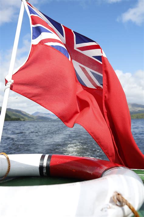 Безплатна снимка вода вятър лято ботуш червен флаг синьо небе Шотландия спасителен