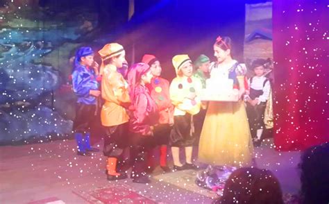 7 იანვარს საშობაო სპექტაკლი ფიფქია და შვიდი ჯუჯა თოვლის ბაბუა და საჩუქარი ყველა პატარას მეორე