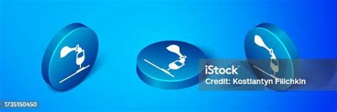 아이소메트릭 와인 시음 시식 아이콘은 파란색 배경에 분리되어 있습니다 소믈리에 와인 냄새 파란색 원 버튼입니다 벡터 3차원 형태에 대한 스톡 벡터 아트 및 기타 이미지