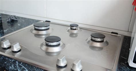 Як правильно доглядати за кухонною плитою як тримати кухонну плиту у чистоті