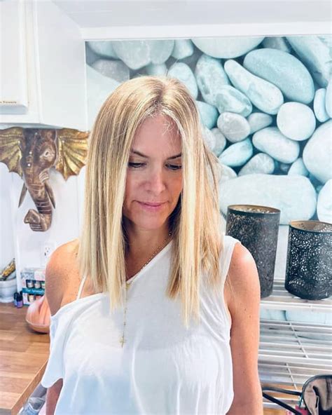 50 Lovely Christmas Hairstyles For Medium Hair