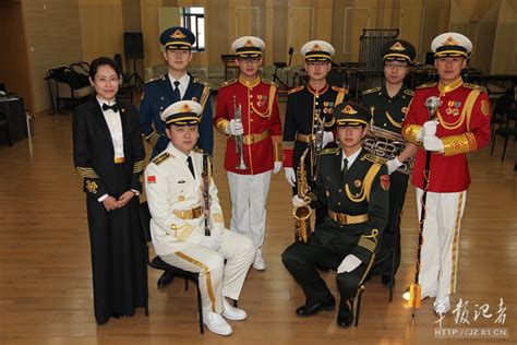 我军新式礼宾服金属丝刺绣亮眼军事环球网