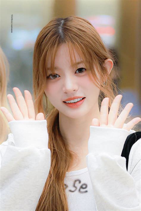 Pin On Minju🐰 Illit