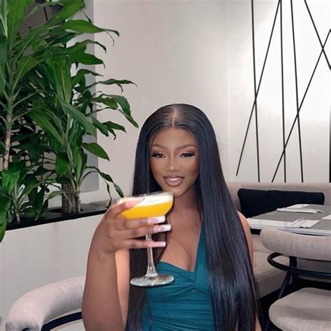 Imelda 💸🤍 Imeldabsb • Threads Say More