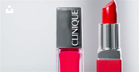 흰색 바탕에 빨간 립스틱 사진 Unsplash의 무료 분홍색 이미지