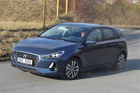 Hyundai i30 jízda - Aktuálně.cz