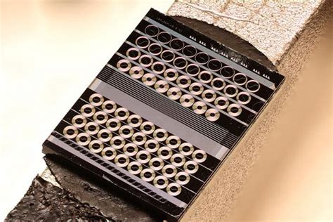 Ultra Broadband Photonic Chip Enhances Optical Signal Amplification For Next Generation