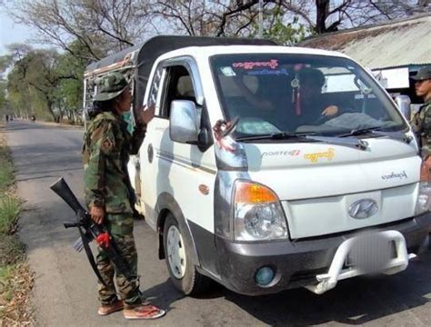 ဆင်ဖြူကျွန်းရဲစခန်းအနီးလမ်းပိုင်းမှာ Pdf တွေ စစ်ဆေးရေးပြုလုပ်