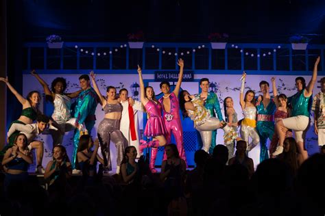 El Centro Juvenil Salesiano Áncora Brilla Con El Espectáculo Musical