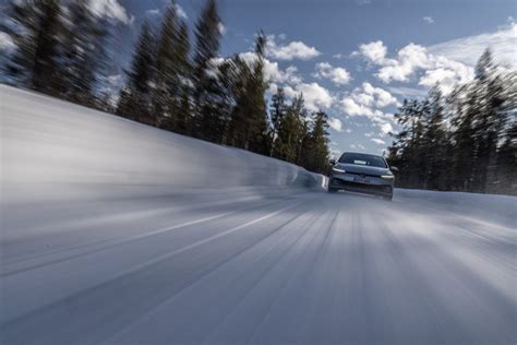 Nokian Introduces the Next-Generation Hakkapeliitta R5 Winter Tire ...