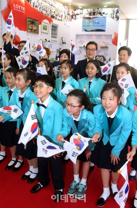 [포토]롯데백화점 호국보훈의 달 맞아 나라사랑 대바자 행사 개최