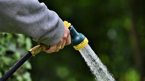 Забраниха използването на питейна вода за поливане и промишлени нужди в Твърдица Новини бг