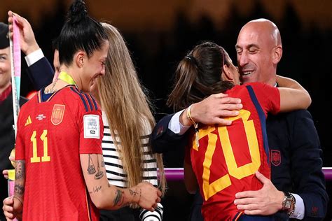 Луис Рубиалес предстанет перед судом Непростительный поцелуй ФОТО