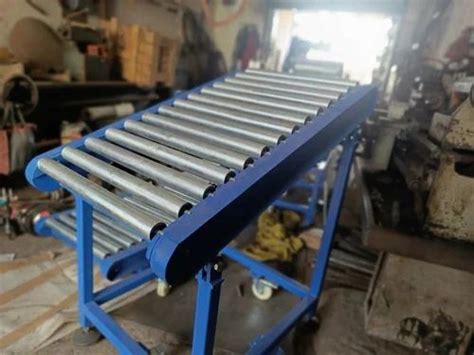 Stainless Steel Turntable Roller Conveyor Capacity 50kg At Best Price