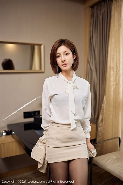 [xiuren秀人网]no 3267 嫩模林文文yooki经典米色西装主题私房半脱露黑色内衣诱惑写真 套图