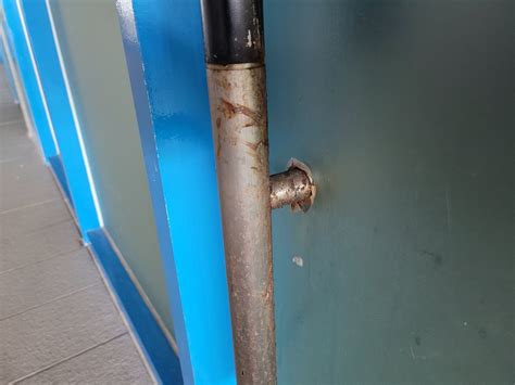 오산스포츠센터 안녕하세요~~ 오산스포츠센터입니다 오늘은 저희 센터 수영장의 강화유리 손잡이의